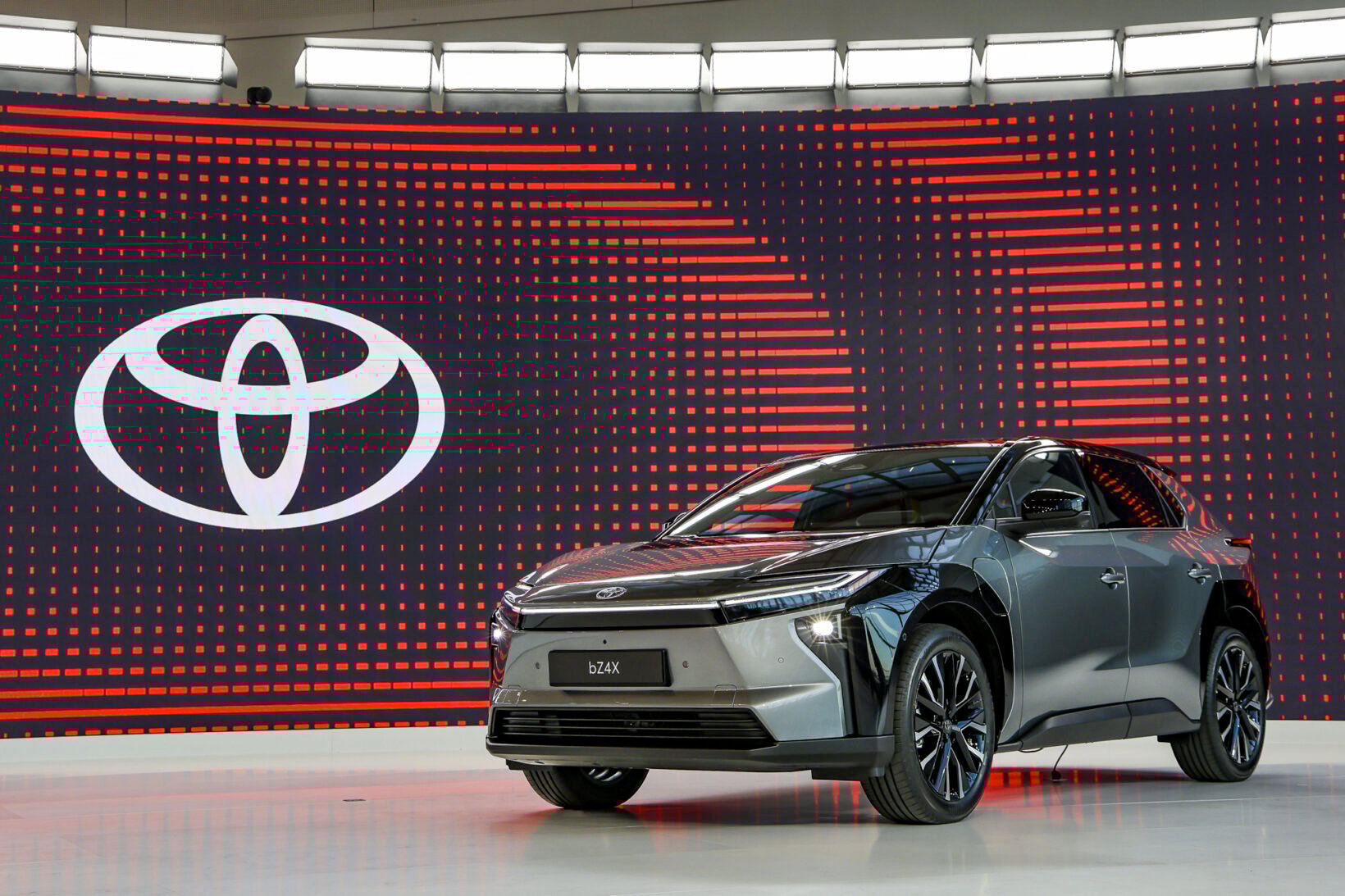 Първият поглед към Toyota bZ4X 2025 | MyVe